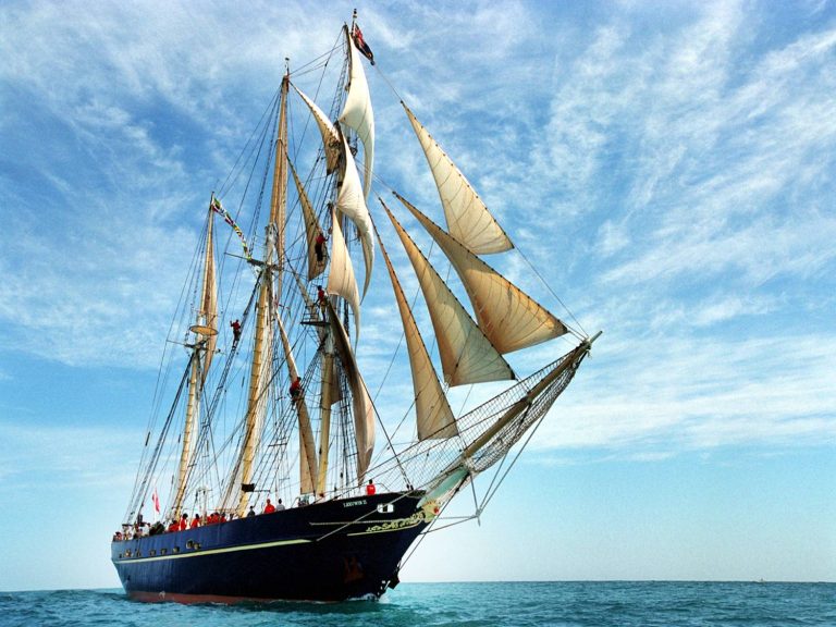 ship pic - Leeuwin Ocean Adventure